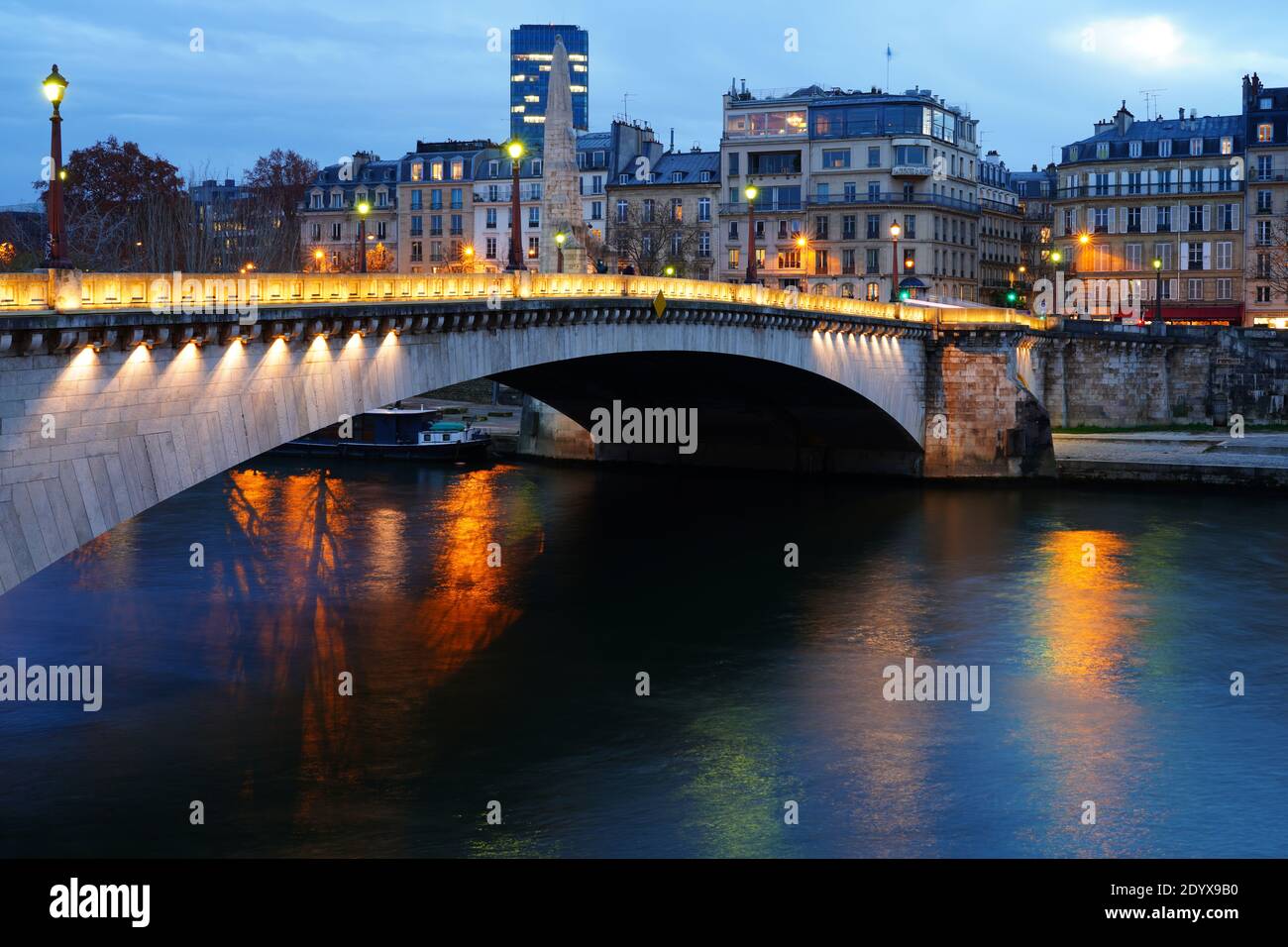 PARIS, FRANCE -15 DEC 2020- View of the Pont de la Tournelle, an arch ...