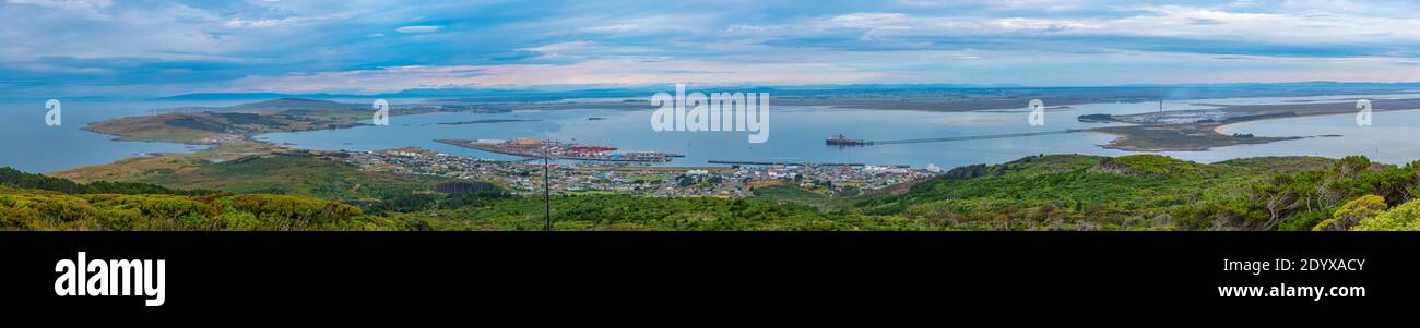 Aerial view of Bluff town in New Zealand Stock Photo - Alamy