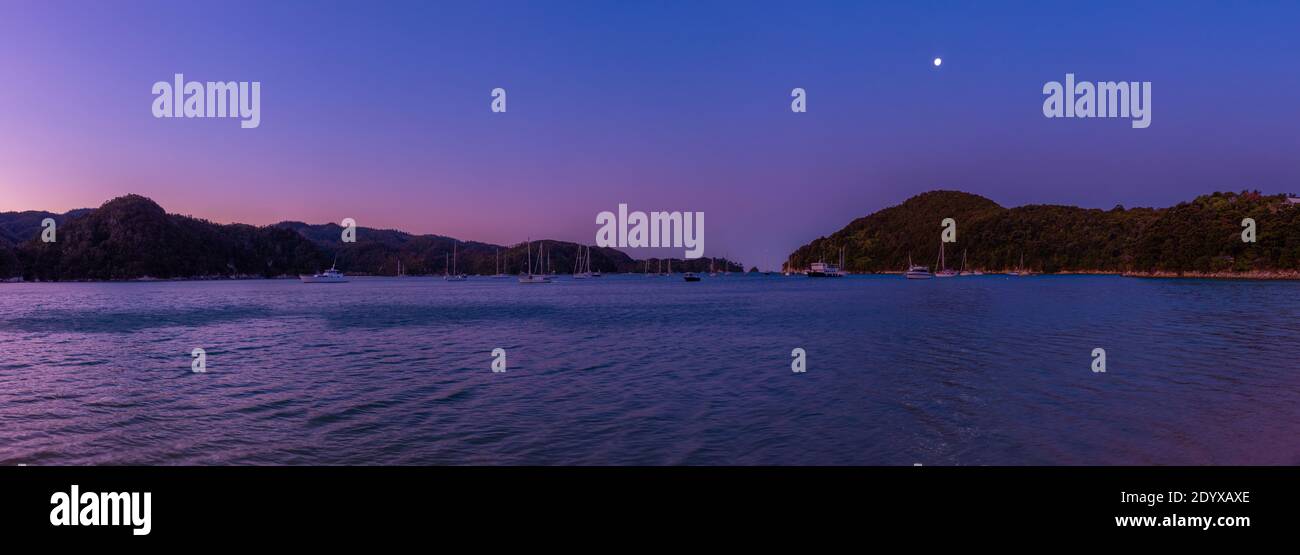 Sunset view of Torrent bay at Abel Tasman national park in New Zealand ...