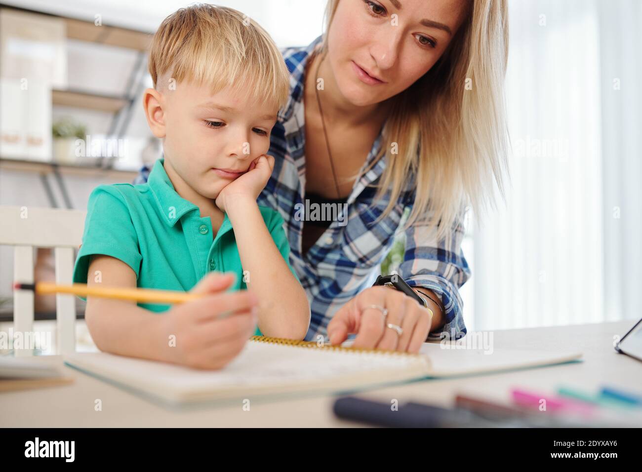 Explaining tutorial hi-res stock photography and images - Alamy