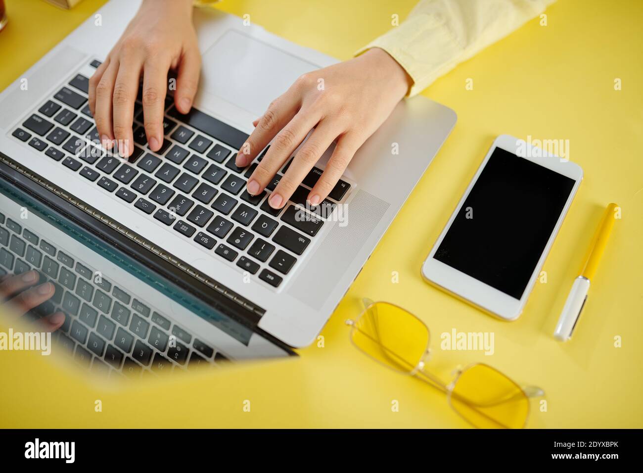Lady freelancer typing laptop desk hi-res stock photography and images ...