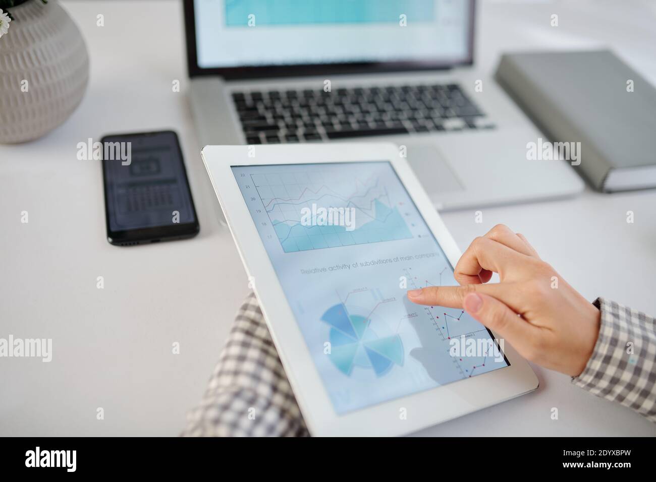 Working at office desk Stock Photo - Alamy