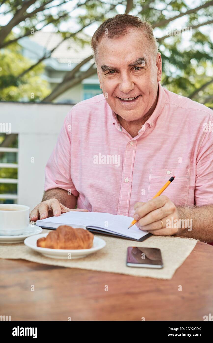 Aged man taking notes hi-res stock photography and images - Alamy