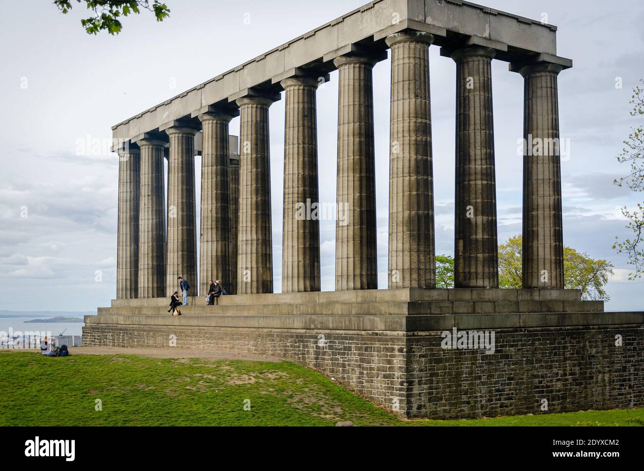 National monument edinburgh hi-res stock photography and images - Alamy
