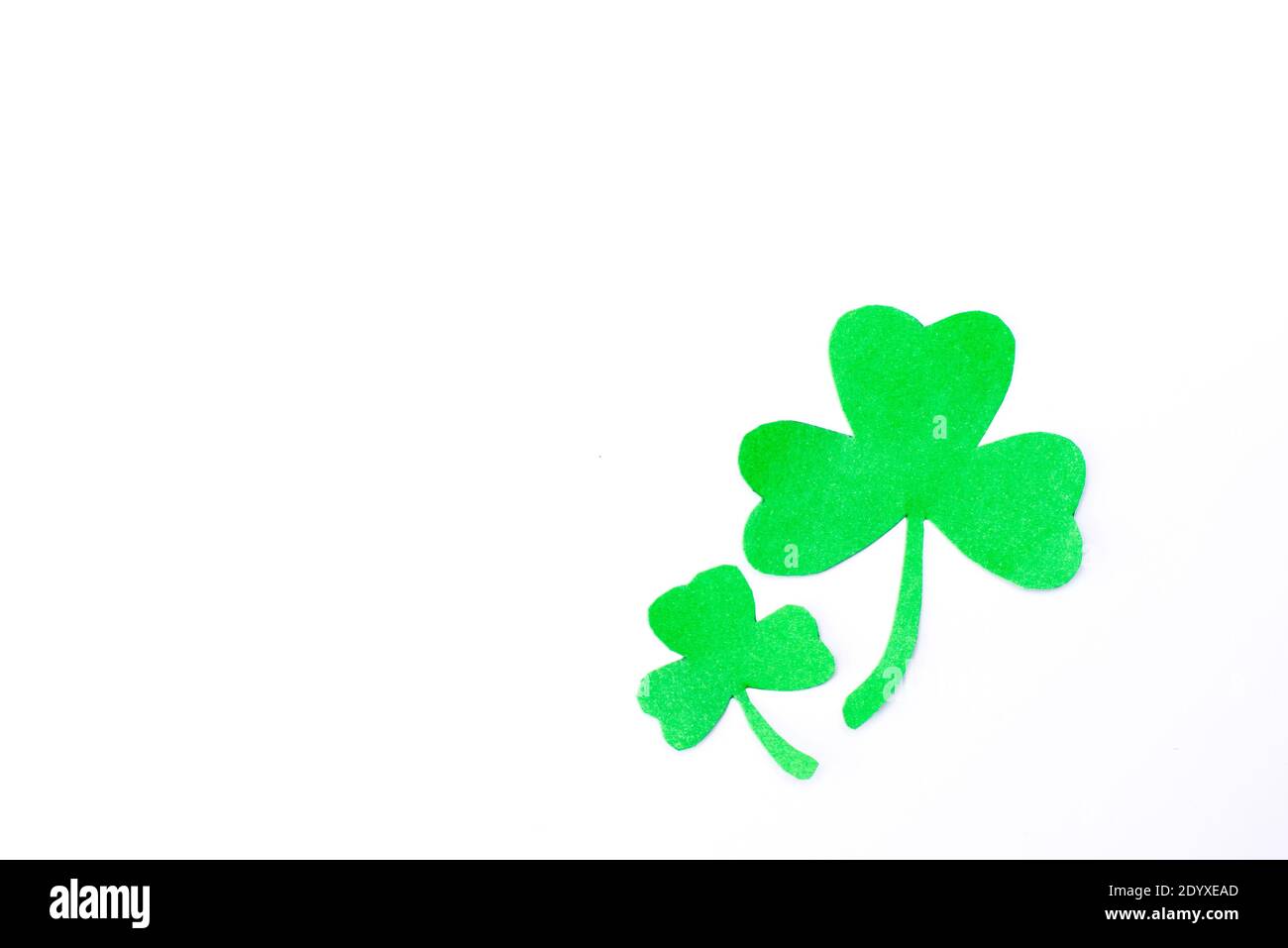 Saint patricks day falling clover hi-res stock photography and images ...