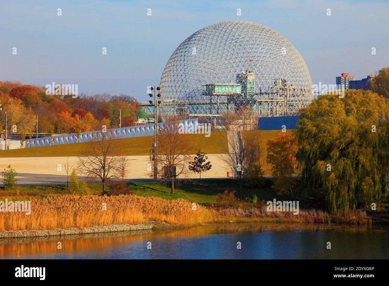 Geodesic dome hi-res stock photography and images - Alamy