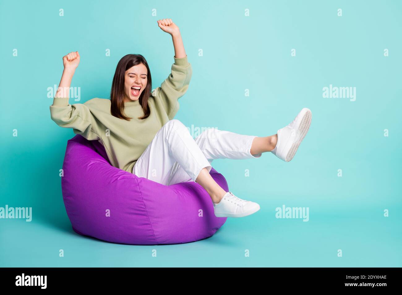 Photo portrait full body view of crazy woman screaming raising two legs ...