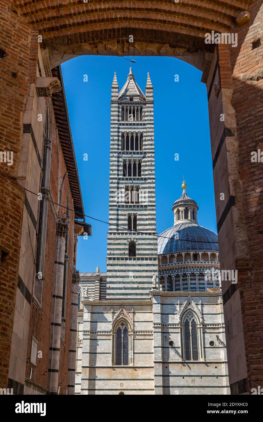 Italian archway hi-res stock photography and images - Alamy