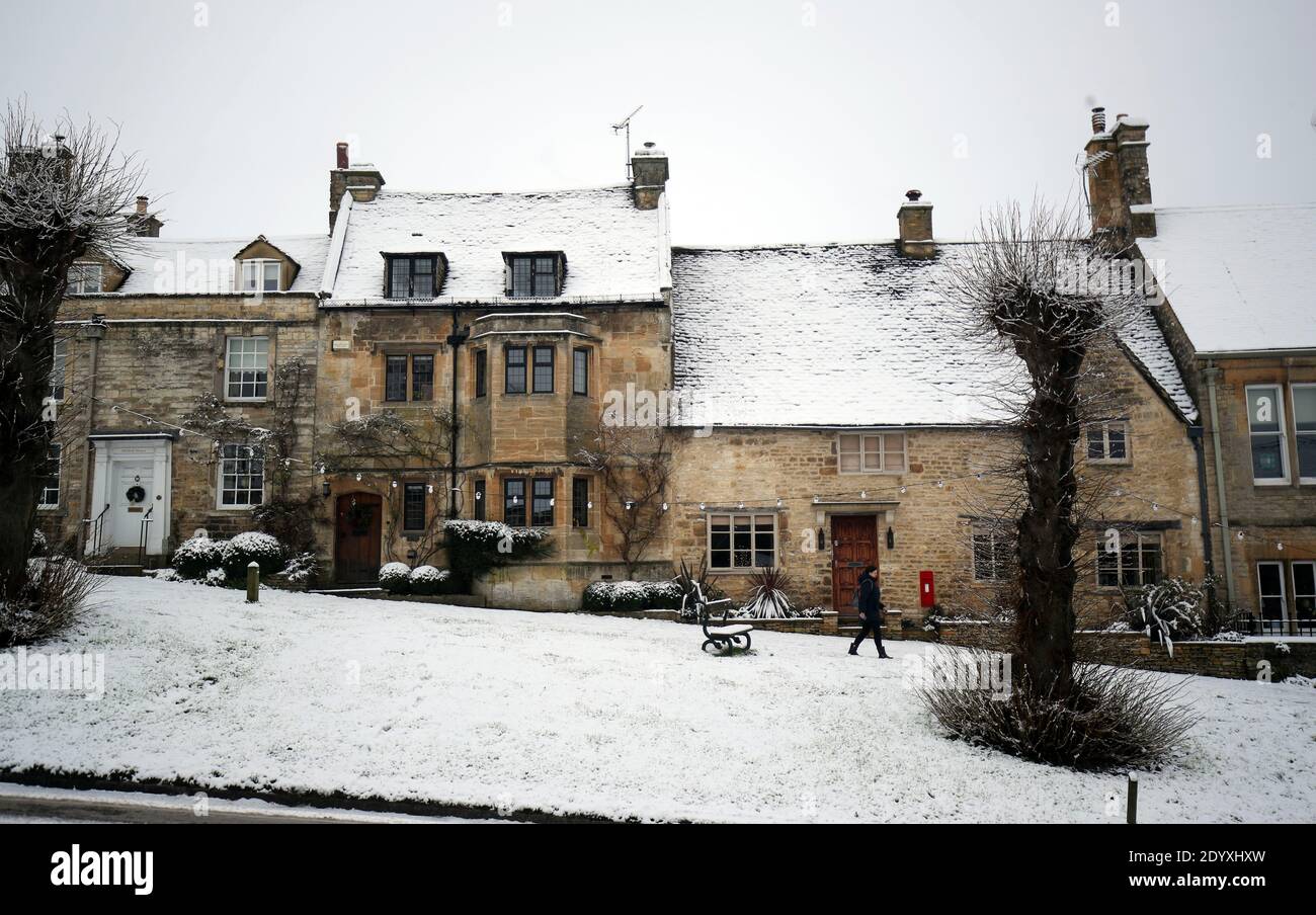 Overnight snow in Burford, West Oxfordshire Stock Photo - Alamy