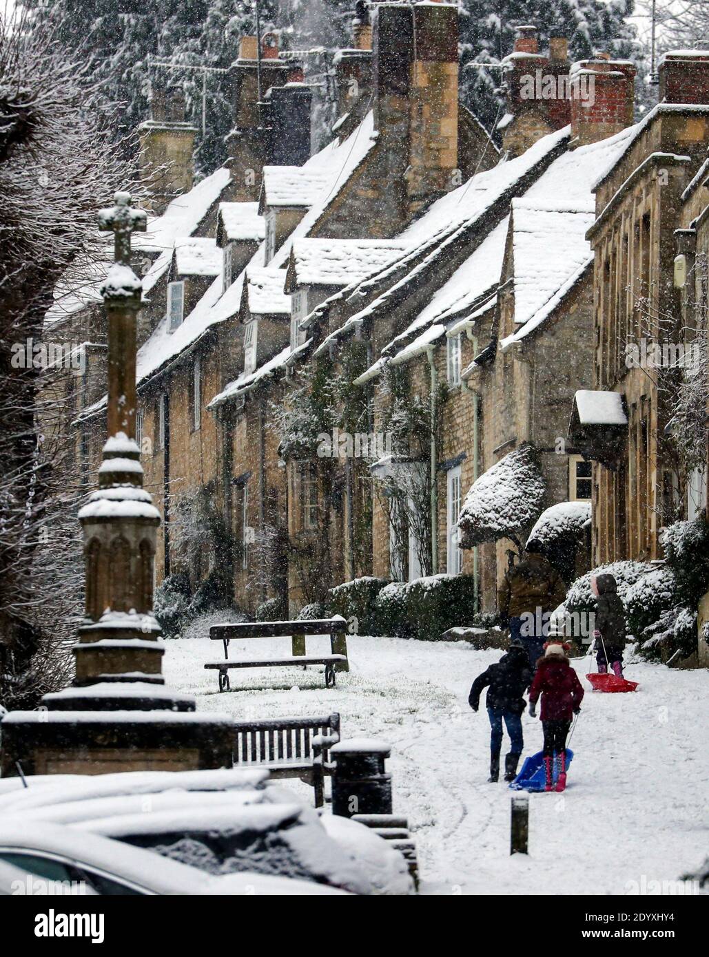 People sledge in the snow in Burford, West Oxfordshire Stock Photo - Alamy
