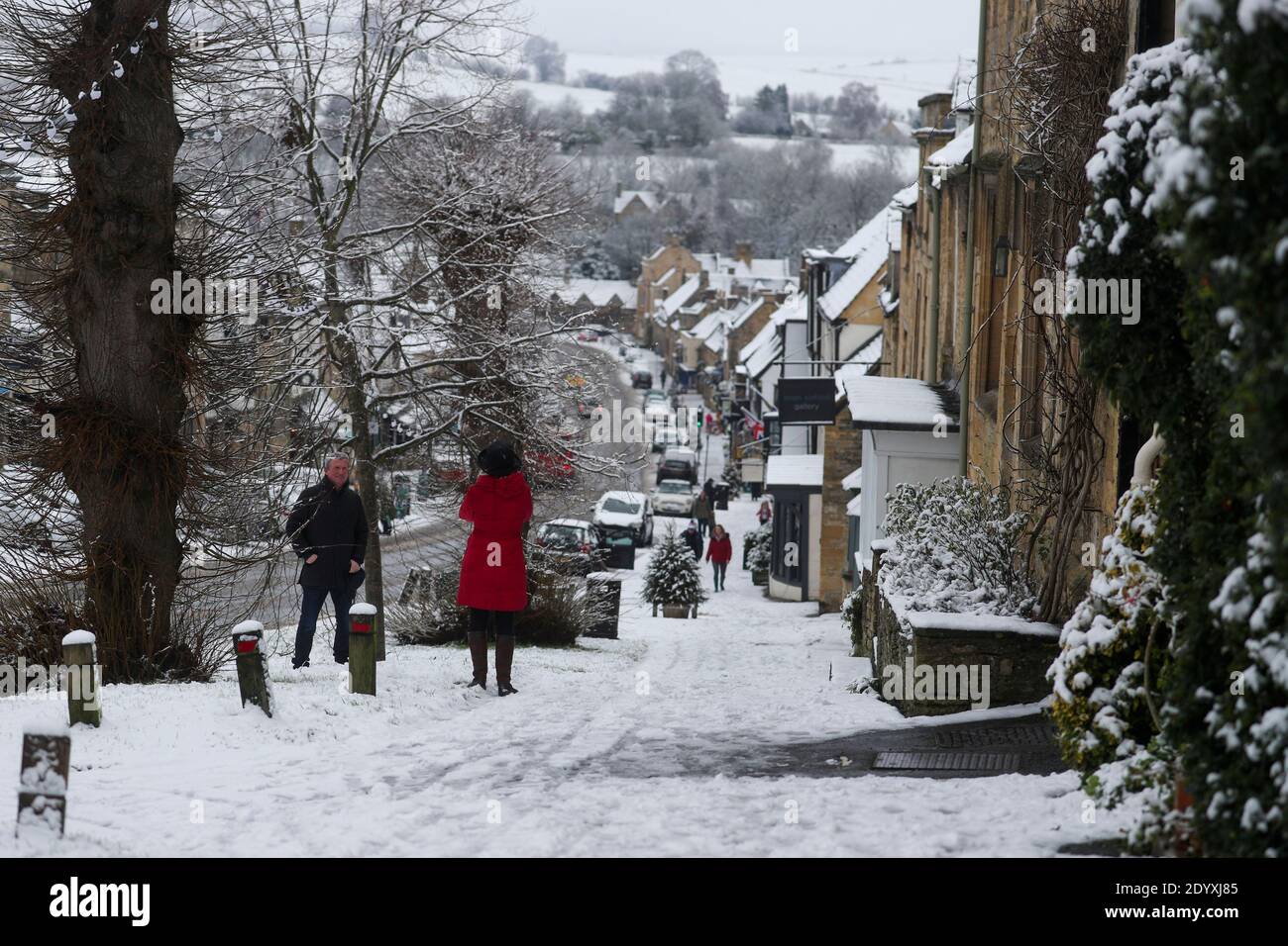 Overnight snow in Burford, West Oxfordshire Stock Photo - Alamy