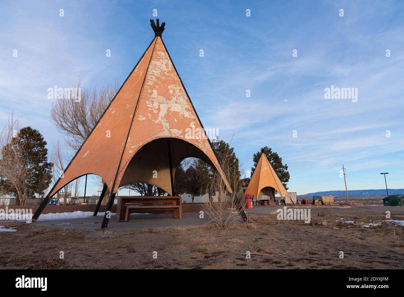 Native american shelter hi-res stock photography and images - Alamy
