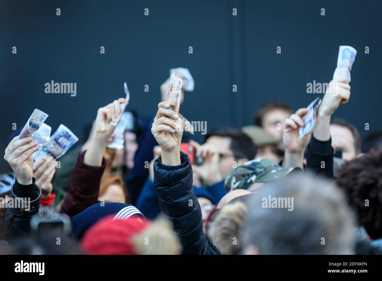 Auction crowd hi-res stock photography and images - Alamy