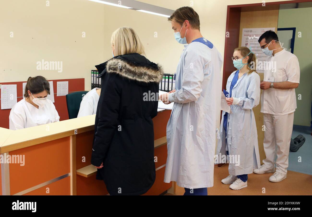 Rostock, Germany. 28th Dec, 2020. Medical staff of the ...
