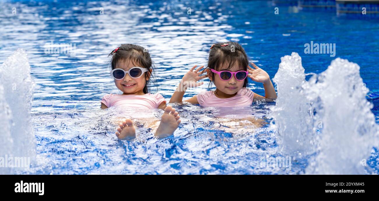 Asian twins girls hi-res stock photography and images - Alamy