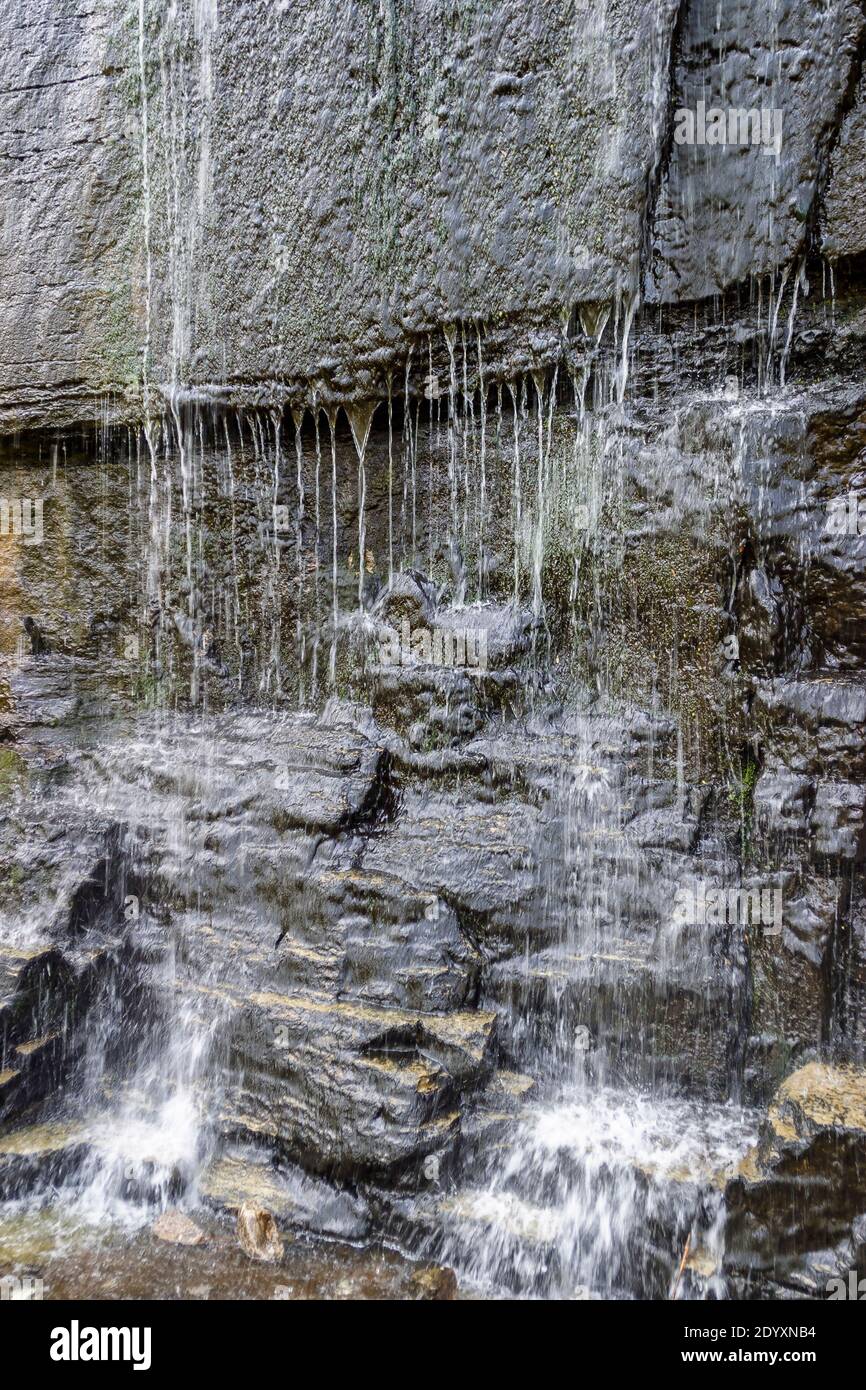 Water drops falling on rock hi-res stock photography and images - Alamy