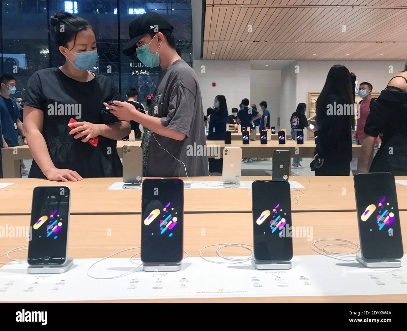 28 apps hi-res stock photography and images - Alamy