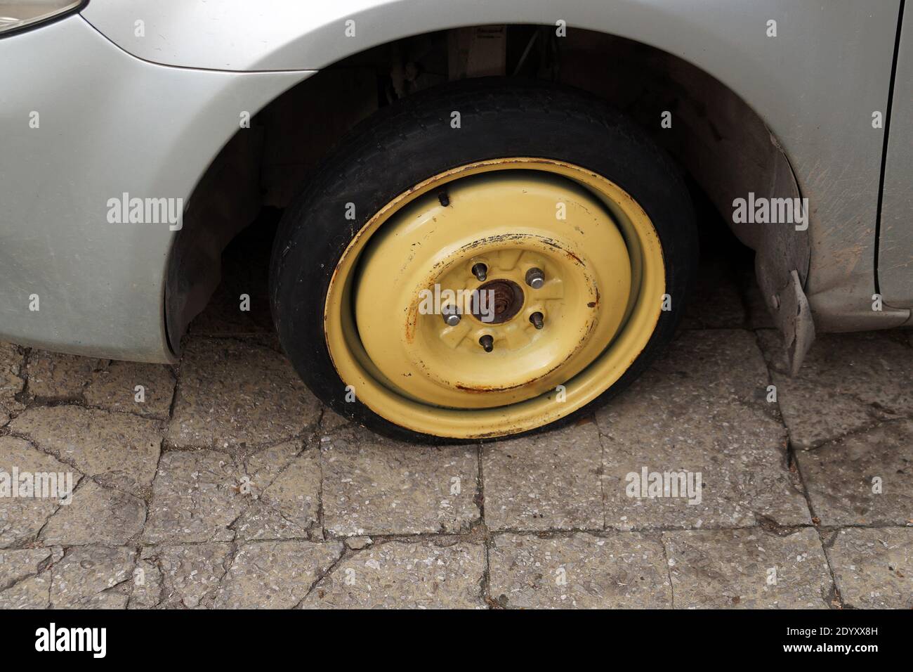 Car wheel close up hi-res stock photography and images - Alamy