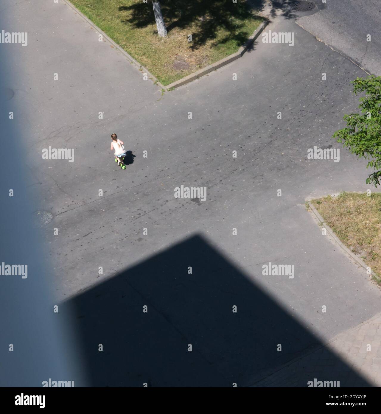 The Architecture backgrounds and objects. Sidewalk. Man. Woman. Girl ...