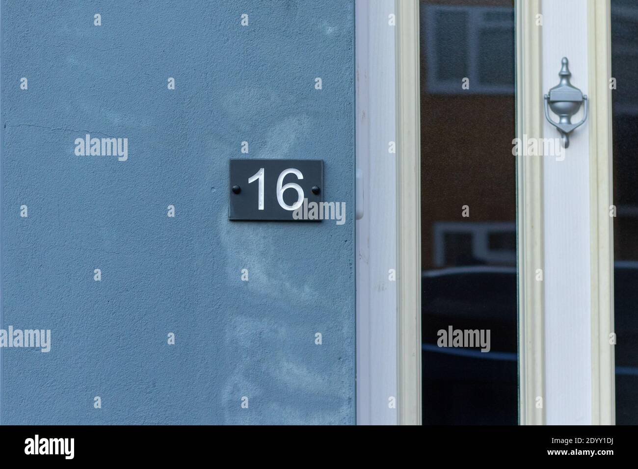 House number 16 sign hi-res stock photography and images - Alamy