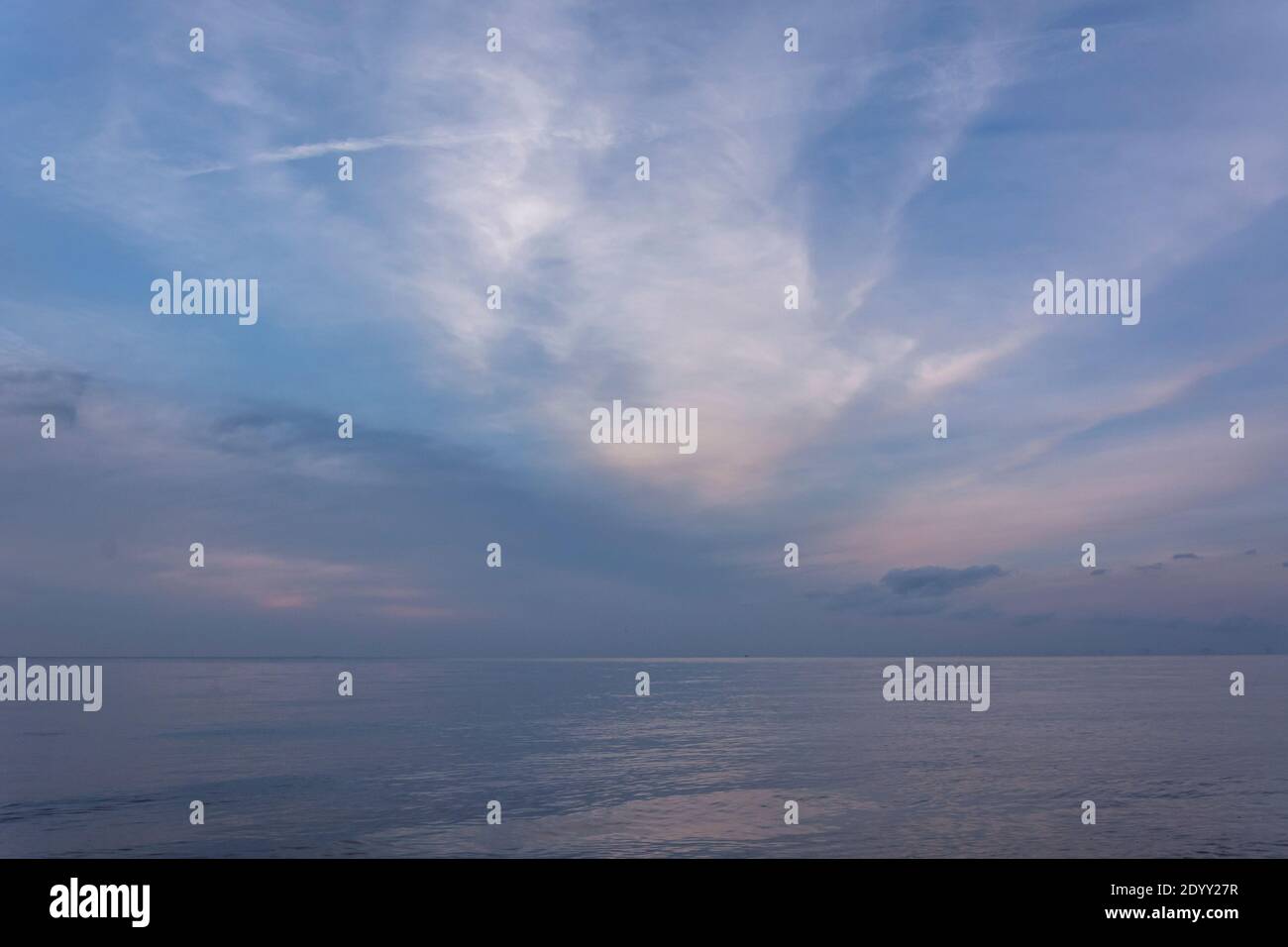 Sea and blue sky on Hunstanton Beach, Norfolk, England Stock Photo - Alamy