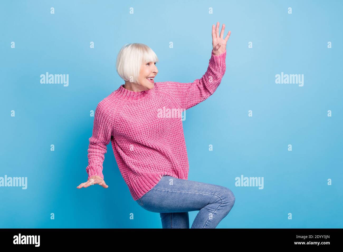Photo portrait of positive old woman dancing making claws with hands ...