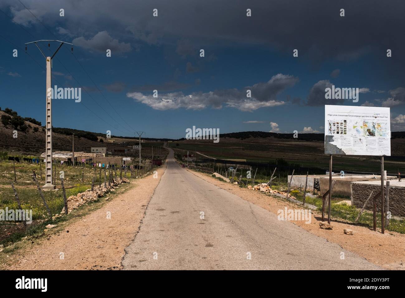 Main road in Dayet Ifrah, Middle atlas Village, Morocco Stock Photo - Alamy