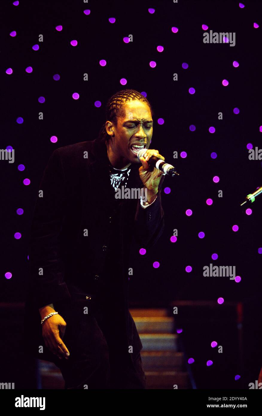 Beverley Knight singing with Lemar from The BBC's Fame Academy on stage ...