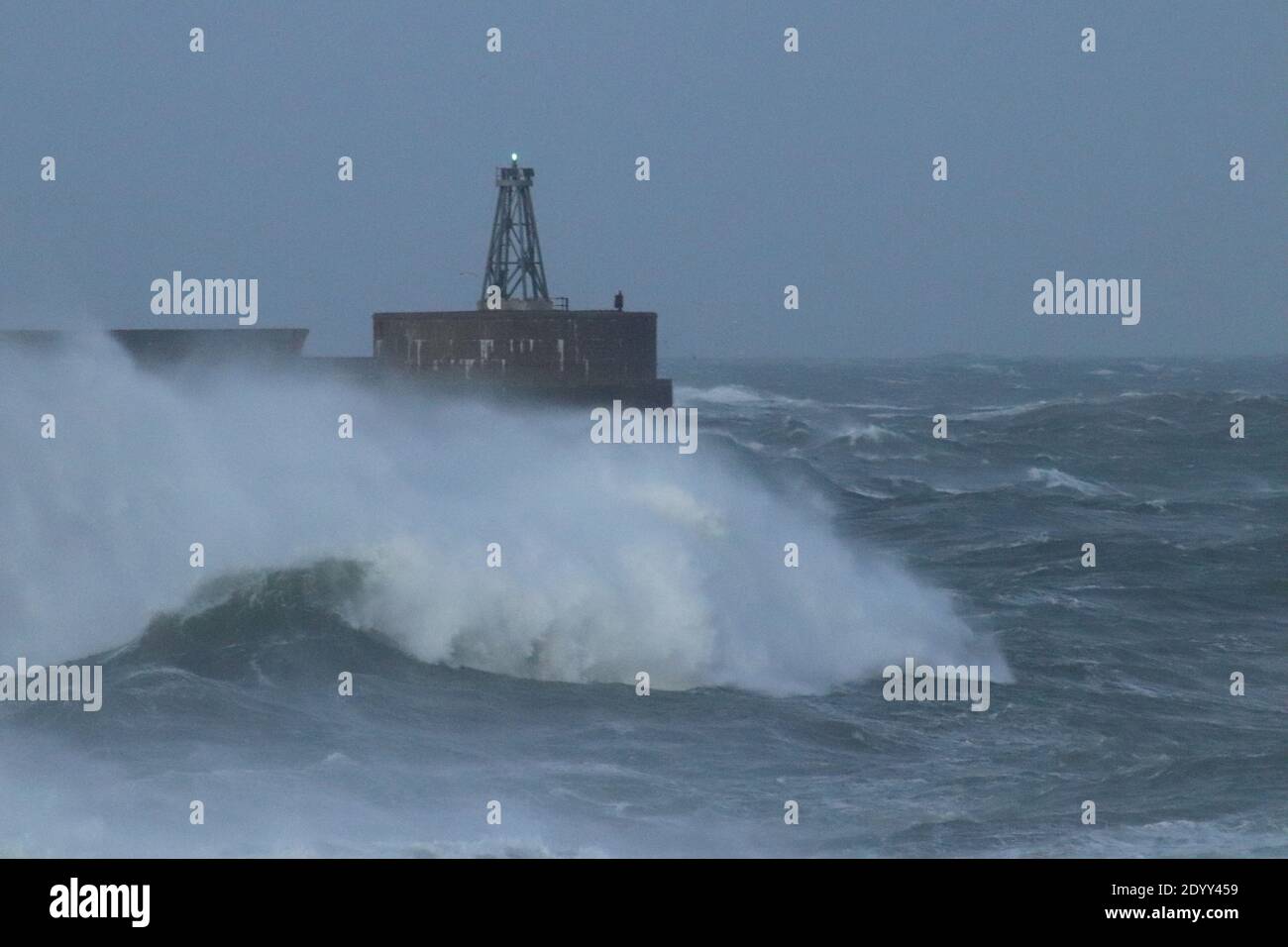 Beach waves breaker concrete hi-res stock photography and images - Alamy