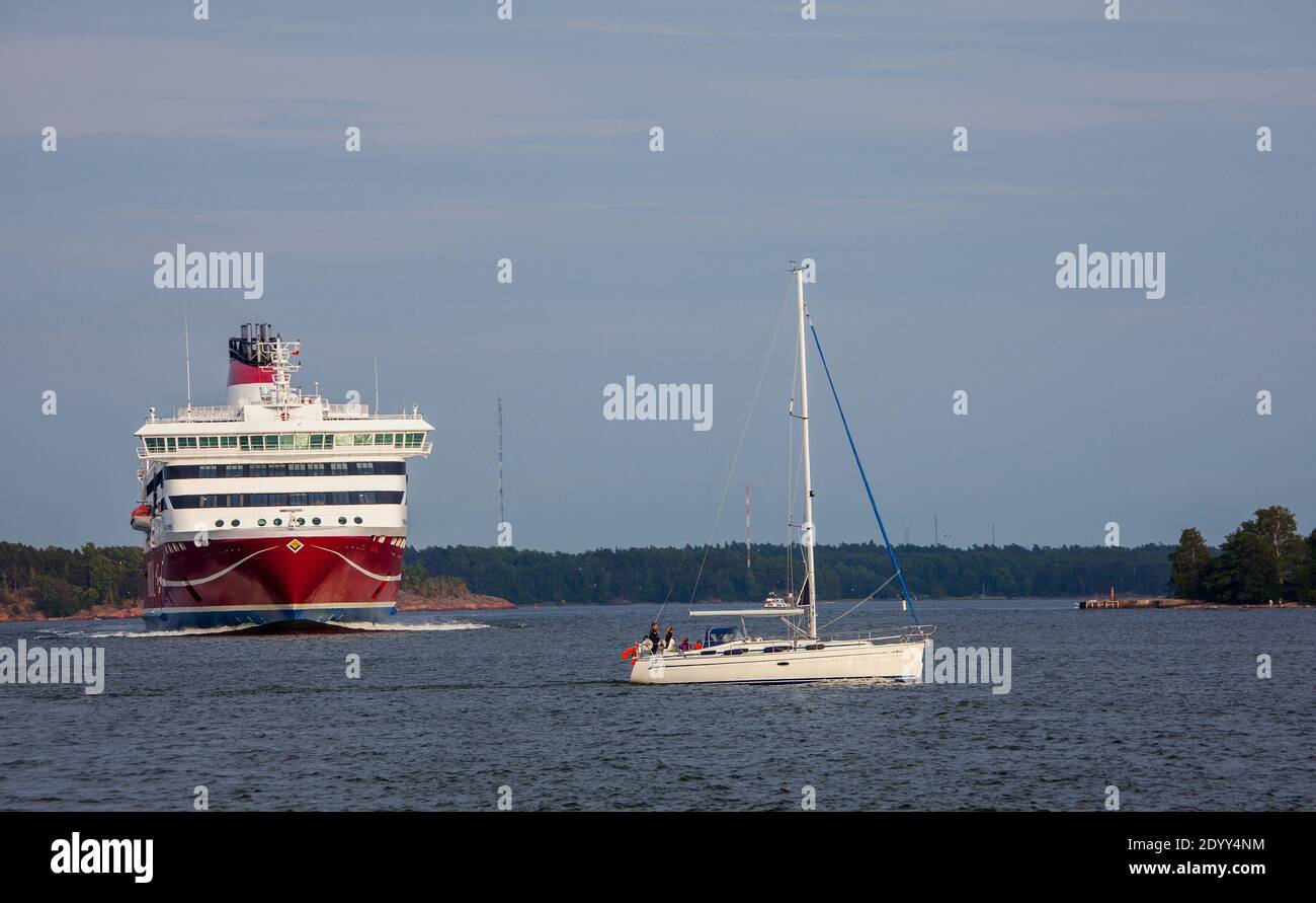 The old-fashioned Runeberg boat takes you from Porvoo to Helsinki by ...