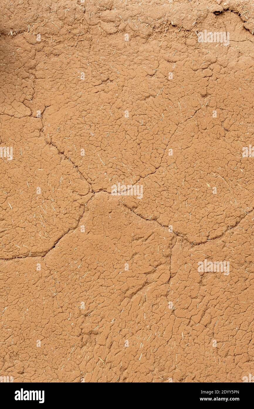 Traditional mud wall construction hi-res stock photography and images ...