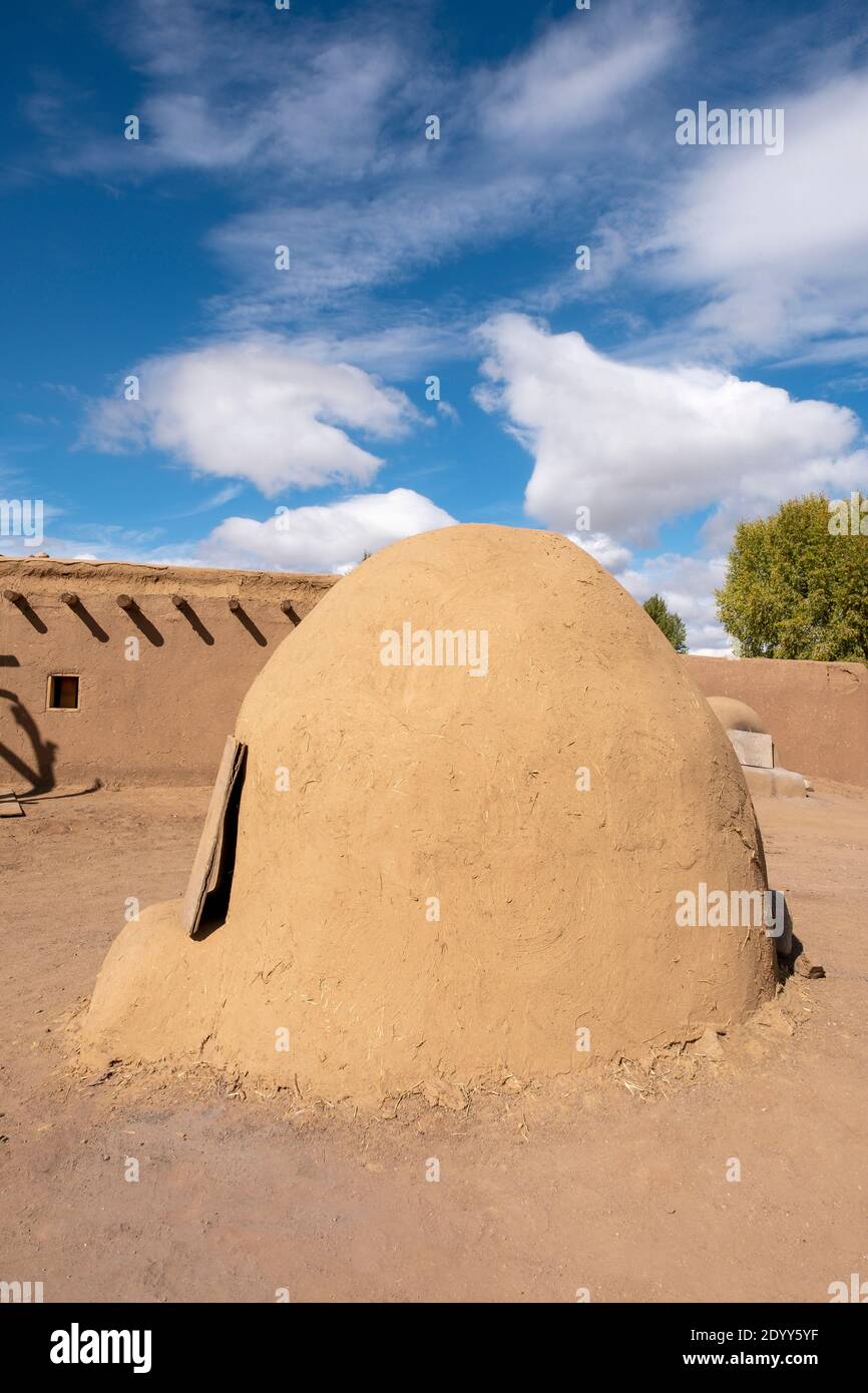 Pueblo ovens hi-res stock photography and images - Alamy