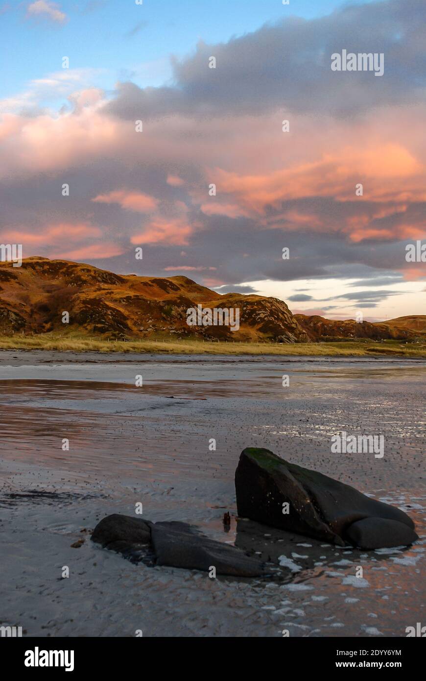 Rocks on Ardlanish Beach, Isle of Mull, Scotland Stock Photo - Alamy