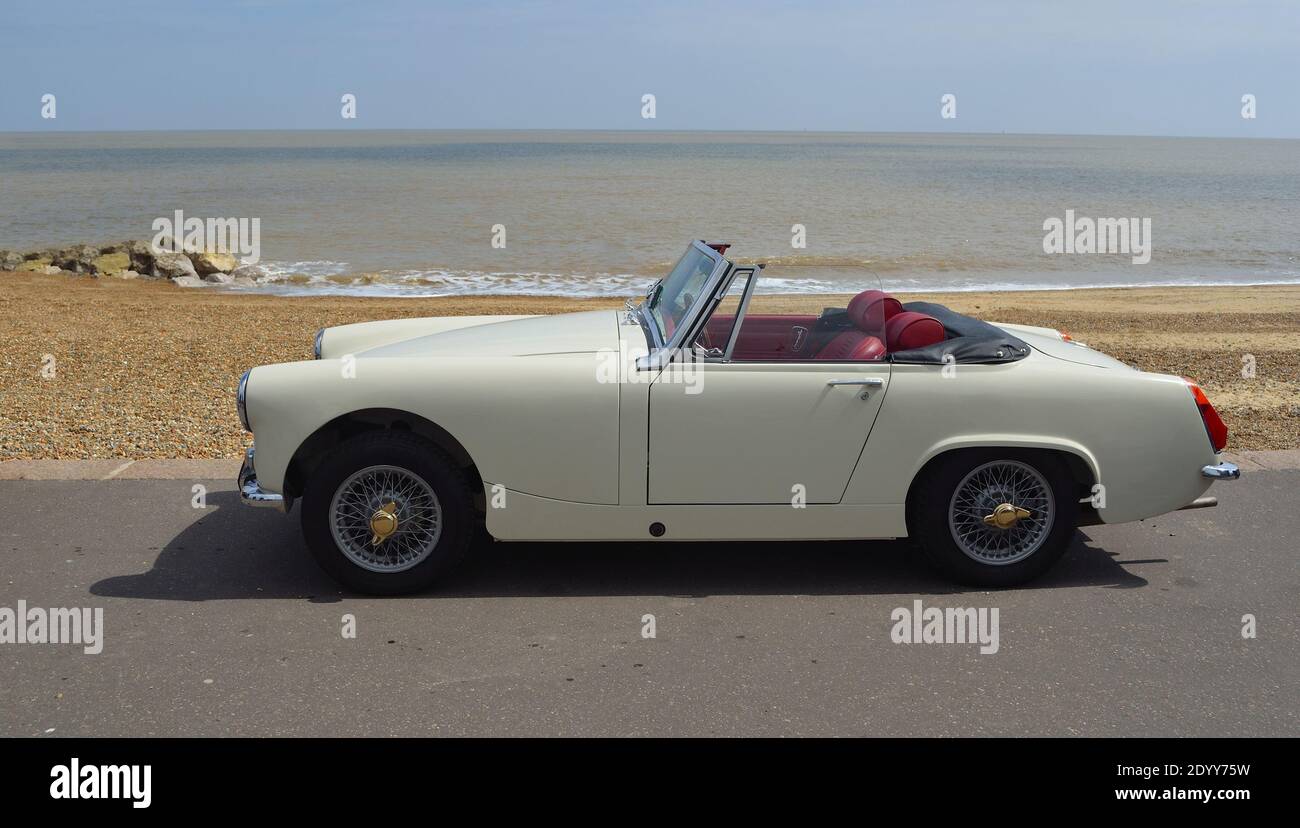 Mg midget car hi-res stock photography and images - Alamy