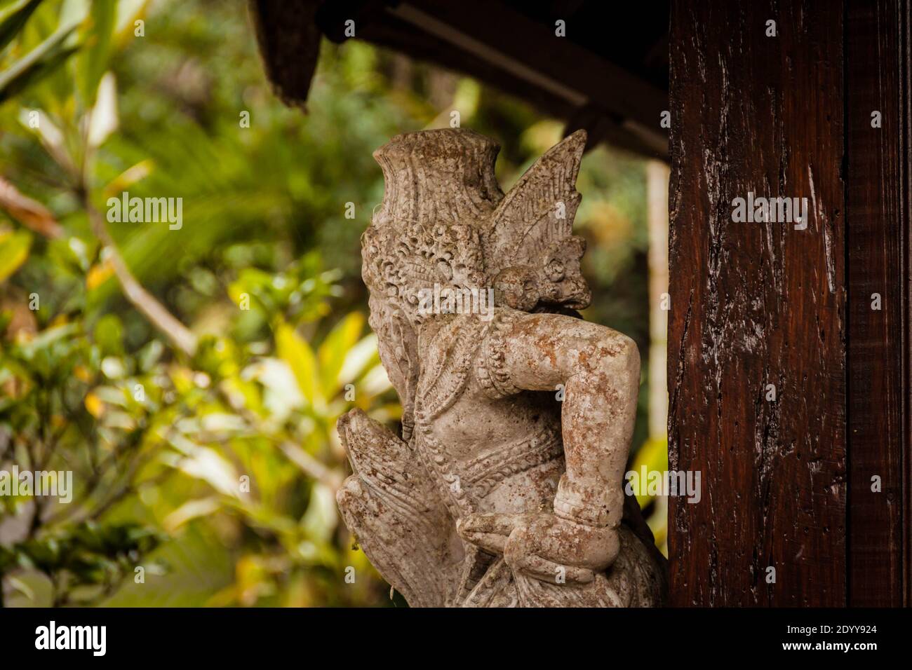 Statue of a gate guardian at Batukaru Temple Stock Photo - Alamy