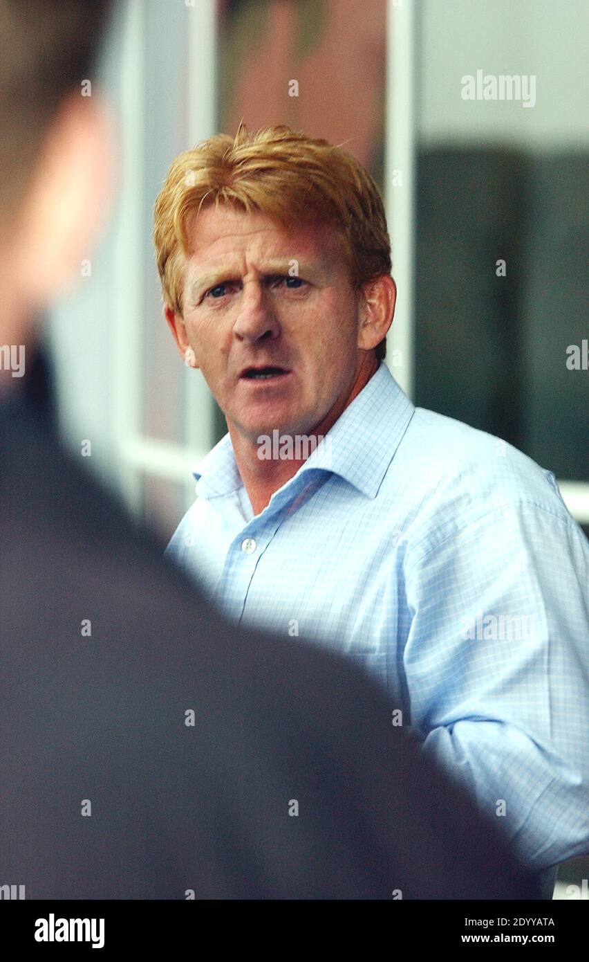 Gordon strachan arrives hi-res stock photography and images - Alamy