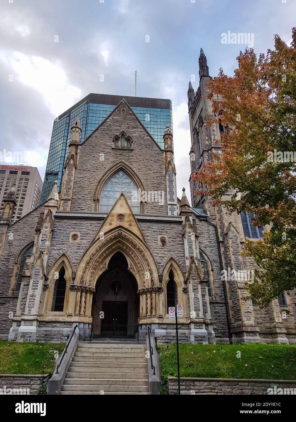 Old church in montreal hi-res stock photography and images - Alamy