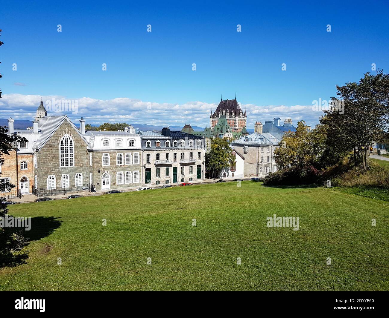 Quebec traditional houses hi-res stock photography and images - Alamy