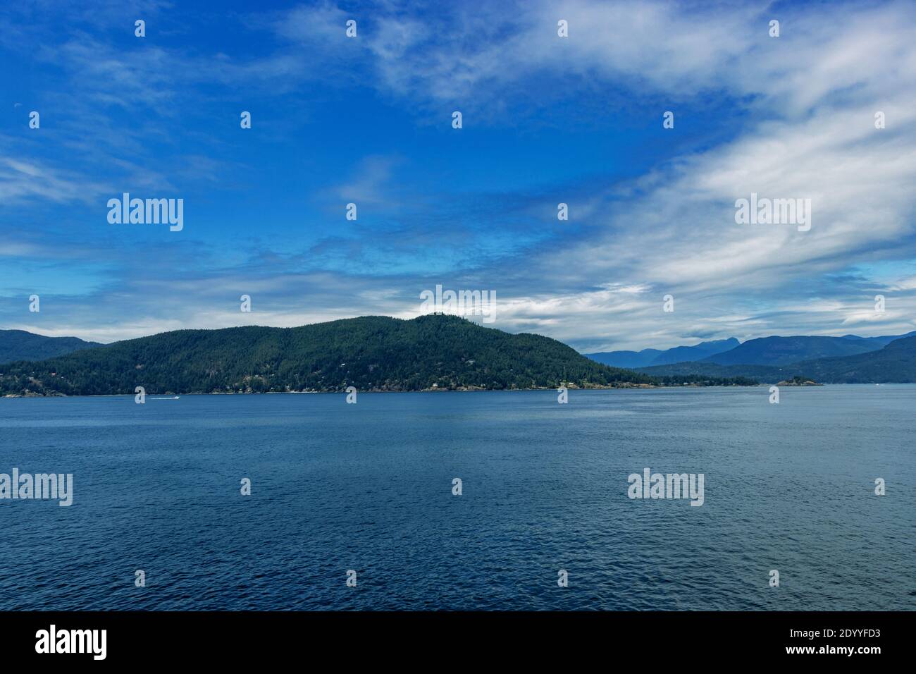 Summer in the ocean - Pacific Ocean, BC, Canada. Pacific ocean borders ...
