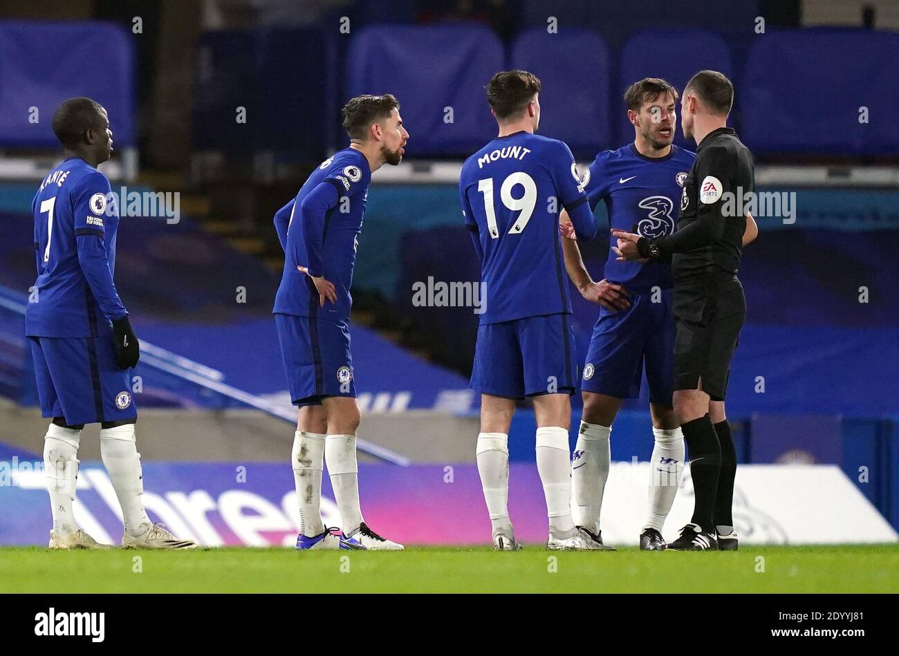 Chelsea's Jorginho, Mason Mount & Cesar Azpilicueta protest to referee ...