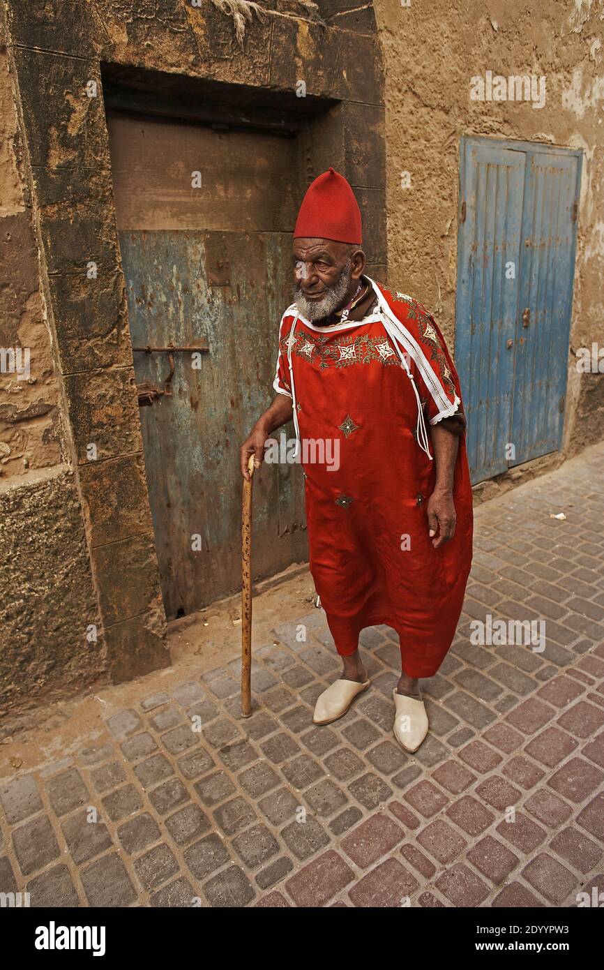 Essaouira, Morocco. Portrait of an old man in typical Moroccan clothes ...