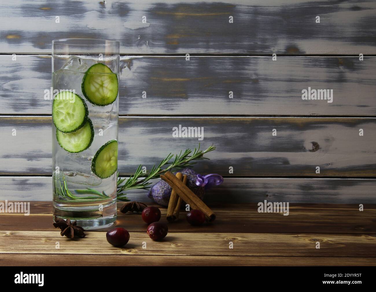 Gin botanicals hi-res stock photography and images - Alamy