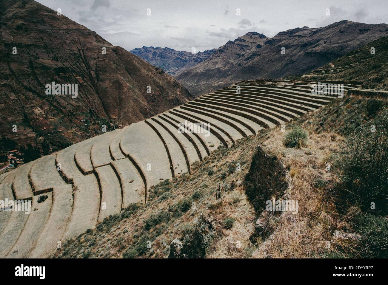 Pisac ruins andes mountains hi-res stock photography and images - Alamy