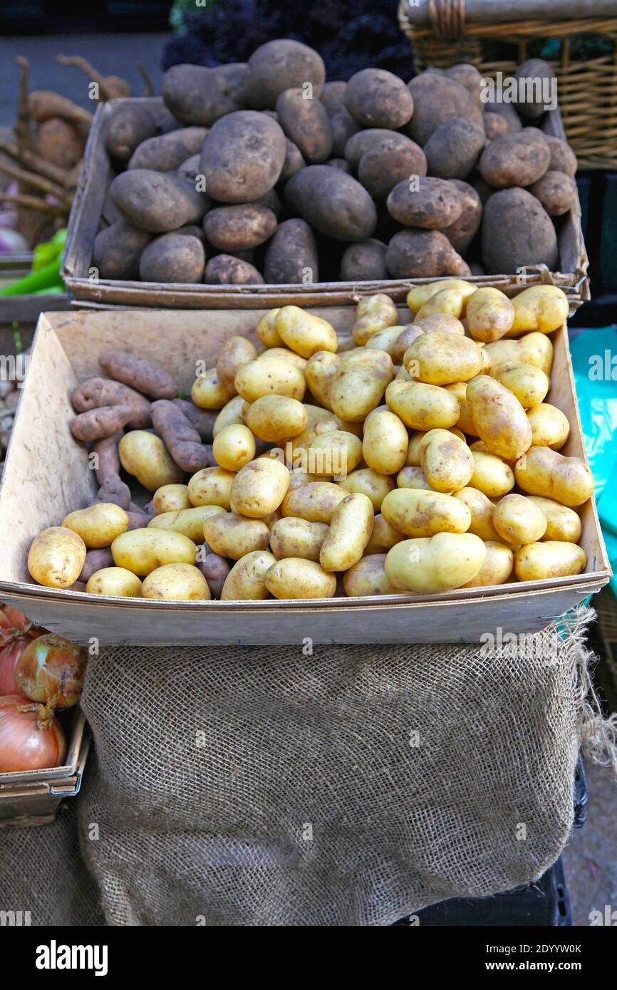 Crates of potatoes hi-res stock photography and images - Alamy