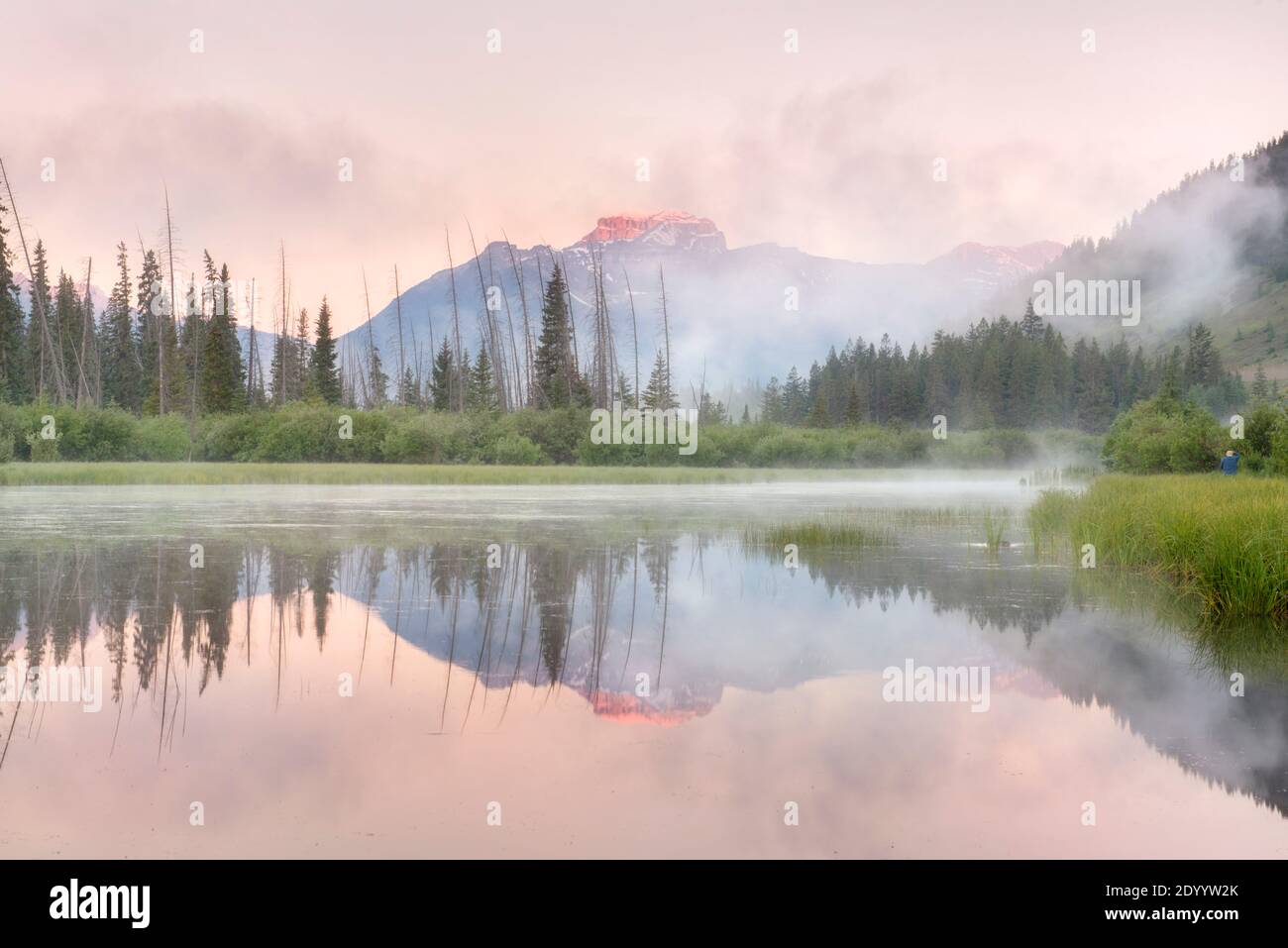 Sunrise vermilion lake banff hi-res stock photography and images - Alamy