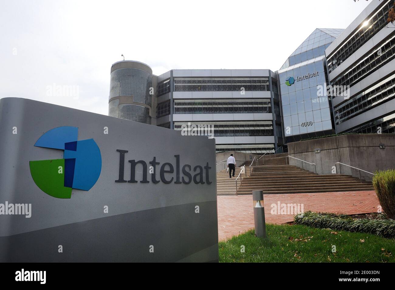 Intelsat 3 hi-res stock photography and images - Alamy