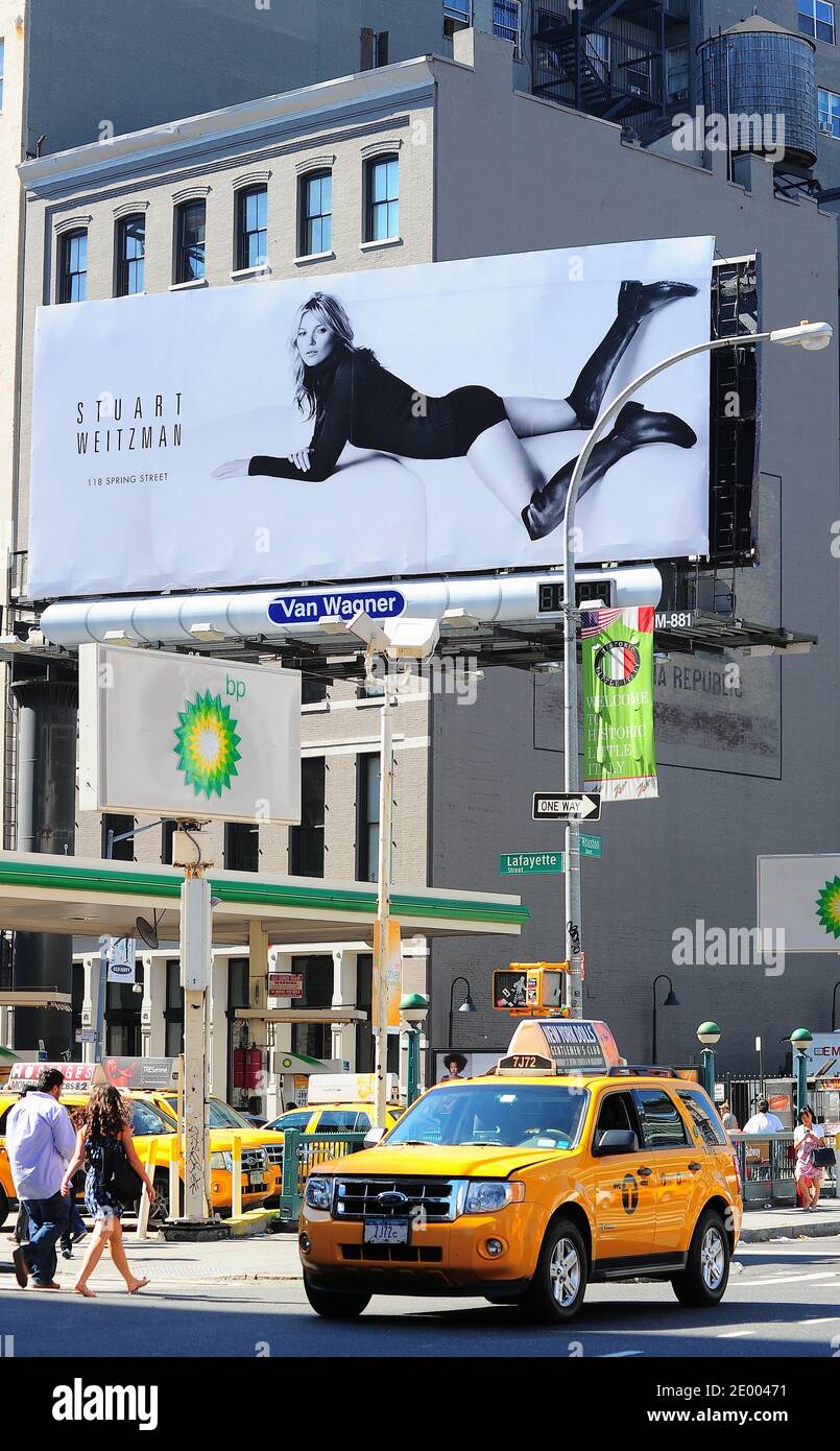 Kate moss billboard hi-res stock photography and images - Alamy