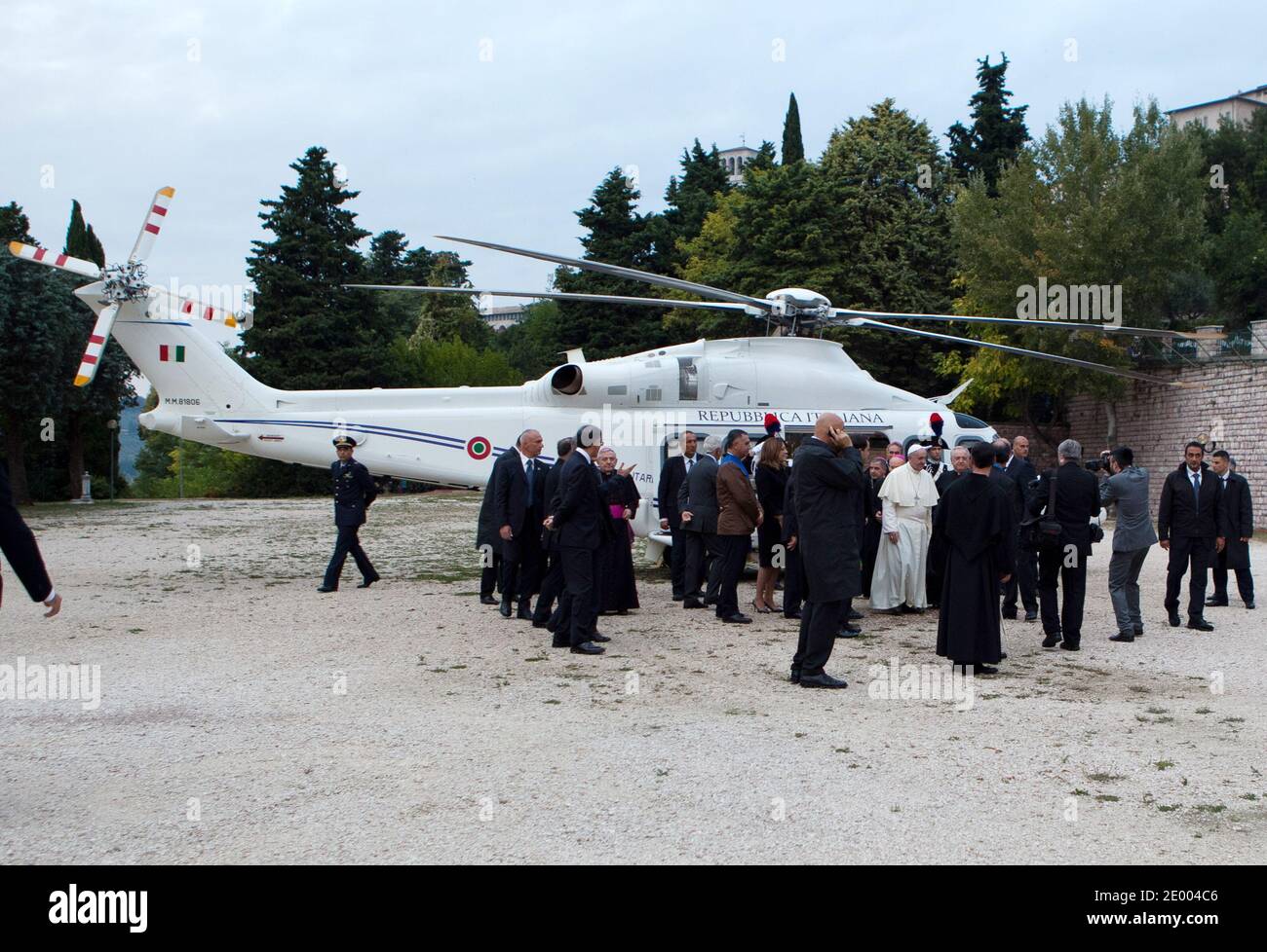 Pope francis mass assisi hi-res stock photography and images - Alamy