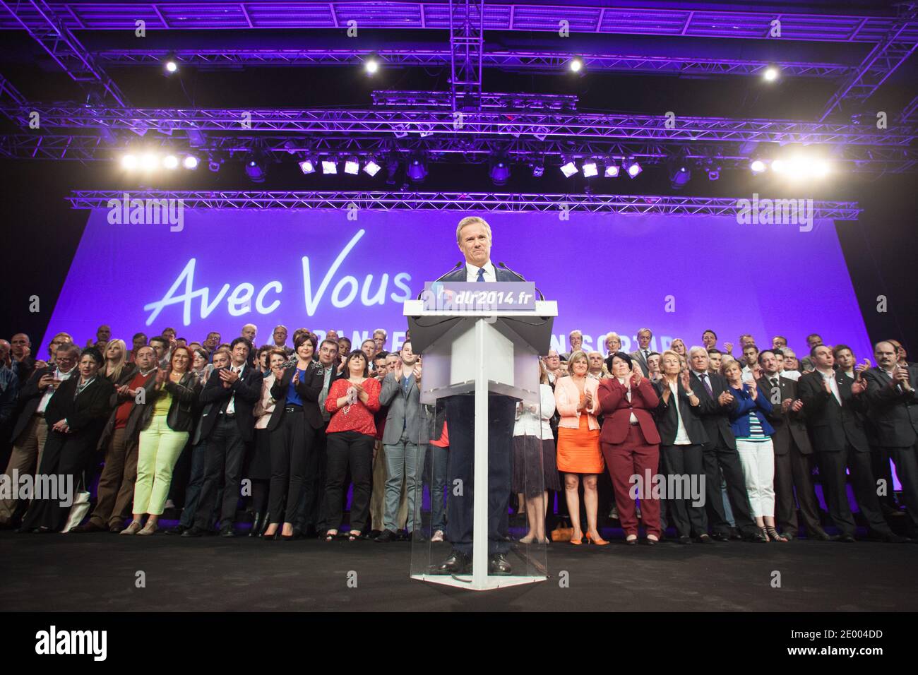 Pied debout hi-res stock photography and images - Alamy