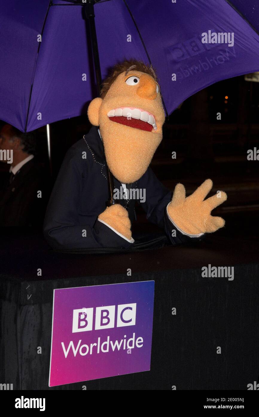 Dougie Colon (muppet host) poses during a photocall for "that puppet ...
